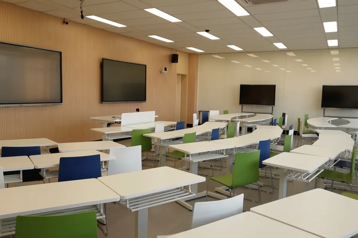 How to Choose the Right Interactive Flat Panel Size for Classrooms